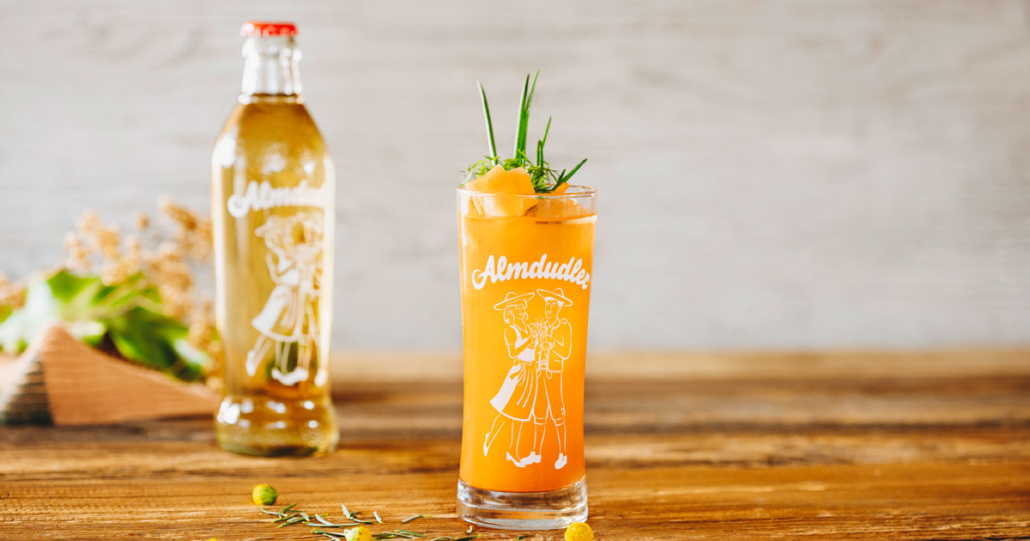 Almdudler „Mischen Possible“ sorgt für Abwechslung im Cocktailglas