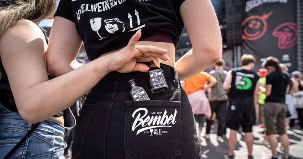 Apfelwein-Cola mit mehr Bums: BEMBEL-WITH-CARE launcht Bembel-Cola Shot