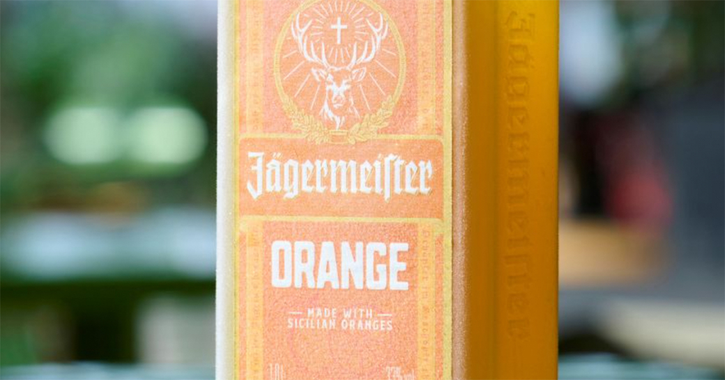 Orangen, Mandarinen und leichte Kräuternote – der neue Jägermeister Orange